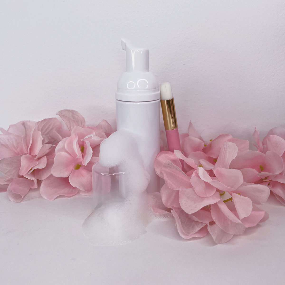 Eyelash Extension Cleanser with Brush | Encanta Cejas