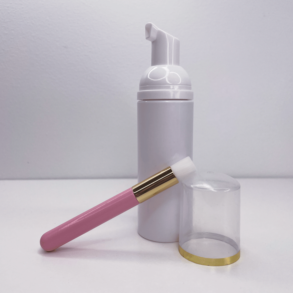 Eyelash Extension Cleanser with Brush | Encanta Cejas